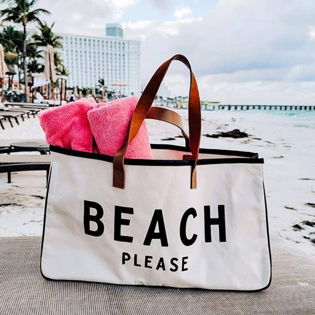 10 Best Beach Bags with Zippers.