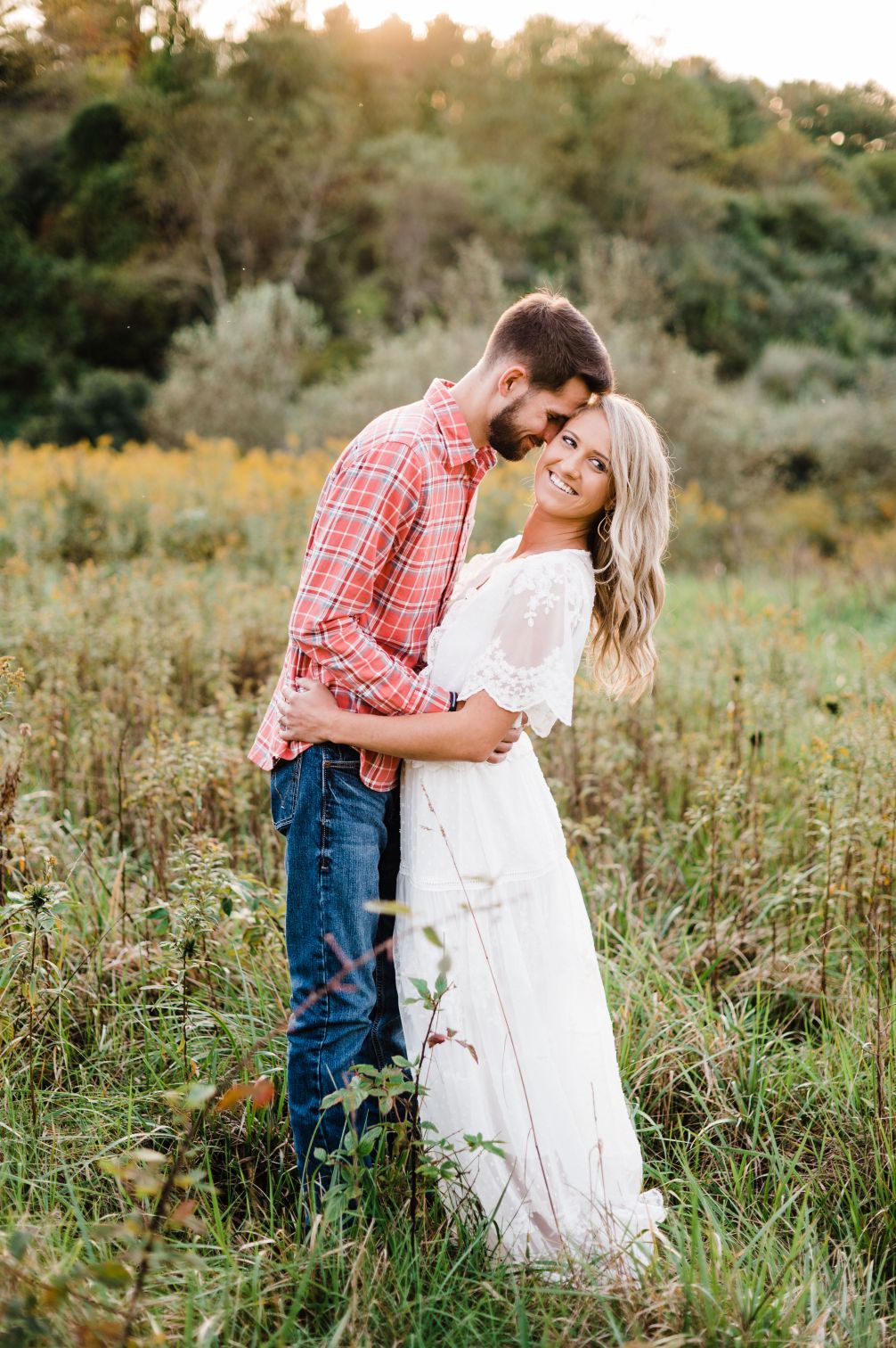 30 Fall Engagement Photo Outfits and Ideas You'll Love!
