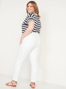 15 White Capris Outfit Ideas + Stylish Ways to Wear Them