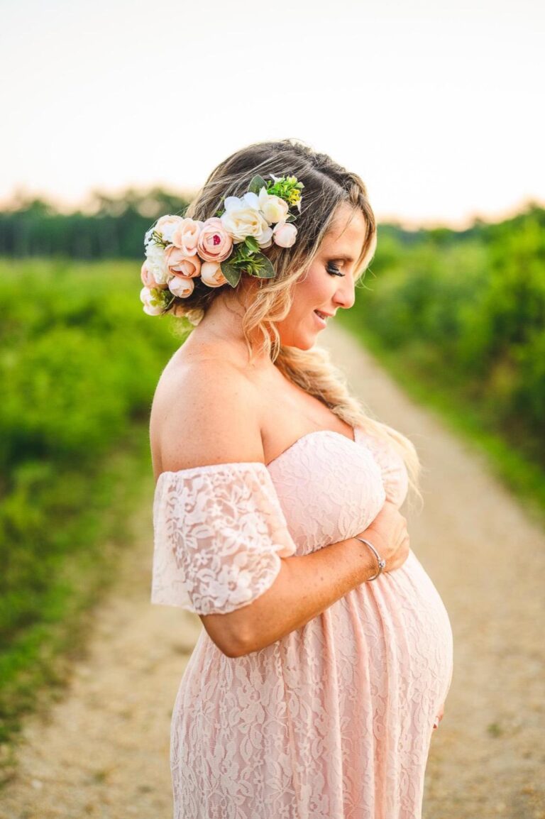 Spring Maternity Photoshoot Ideas and Dresses.