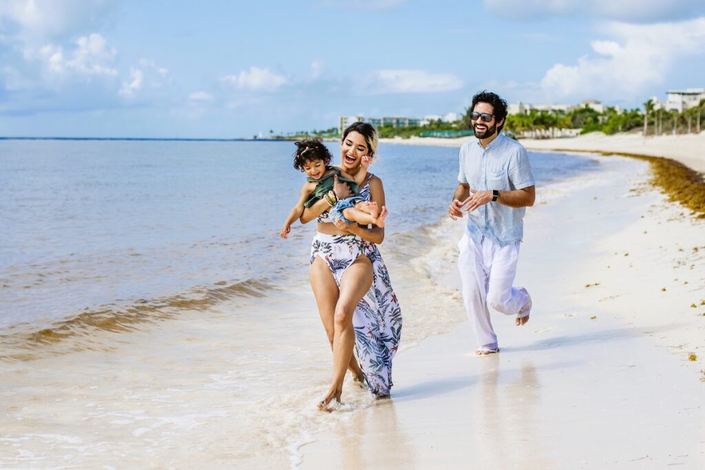 21 Best Beach Family Photo Outfit Ideas for Summer