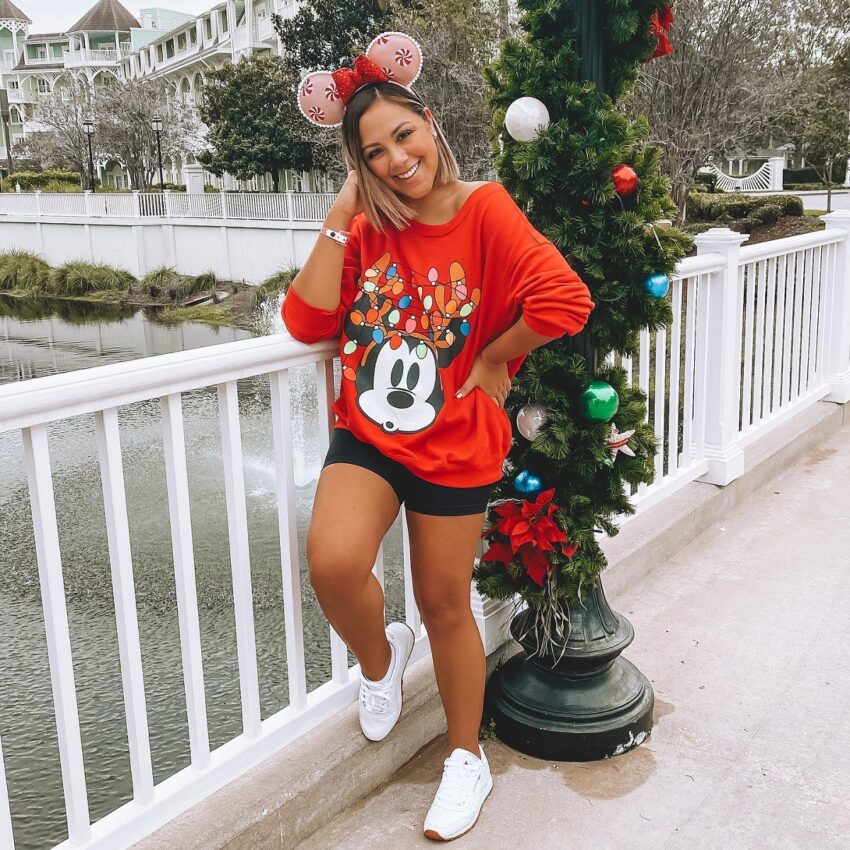 10 Disney Christmas Outfits for Women You Can Recreate! - Very Easy Makeup