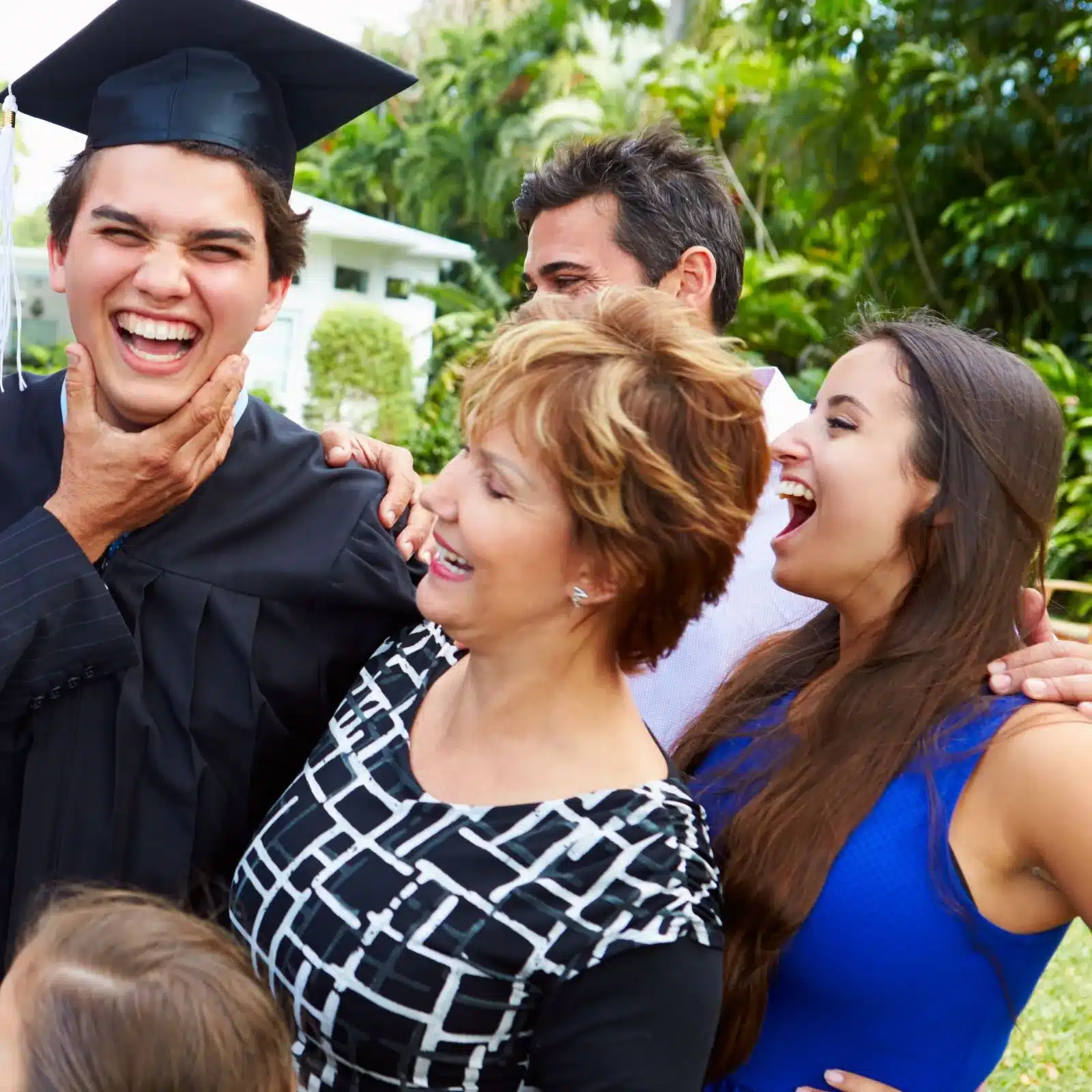 What to Wear to a Graduation as a Guest (for Men and Women).
